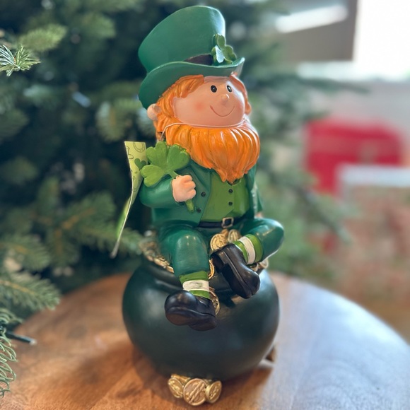 Lucky Lane | Holiday | Lucky Lane St Patricks Day Leprechaun Pot Of ...